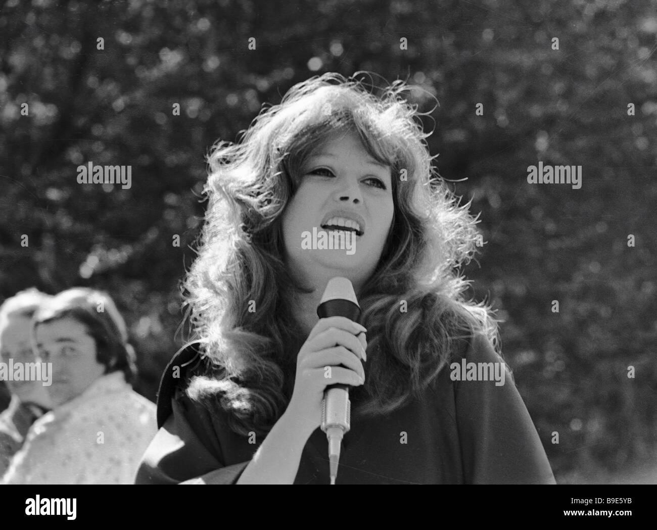 Pop Singer Alla Pugacheva Banque d'image et photos - Alamy