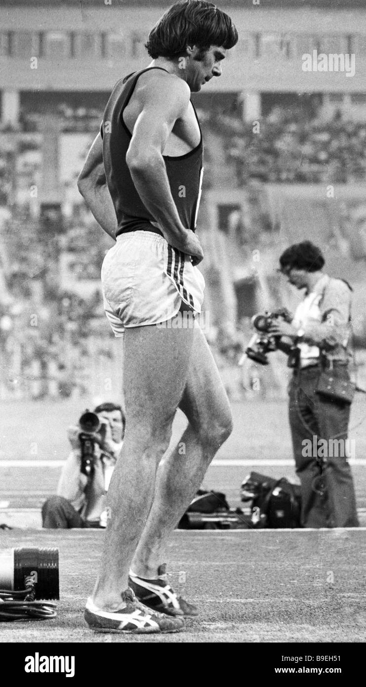 Trois fois champion des Jeux Olympiques Viktor Saneyev lors de la 7e Olympiade d'été de l'URSS ...