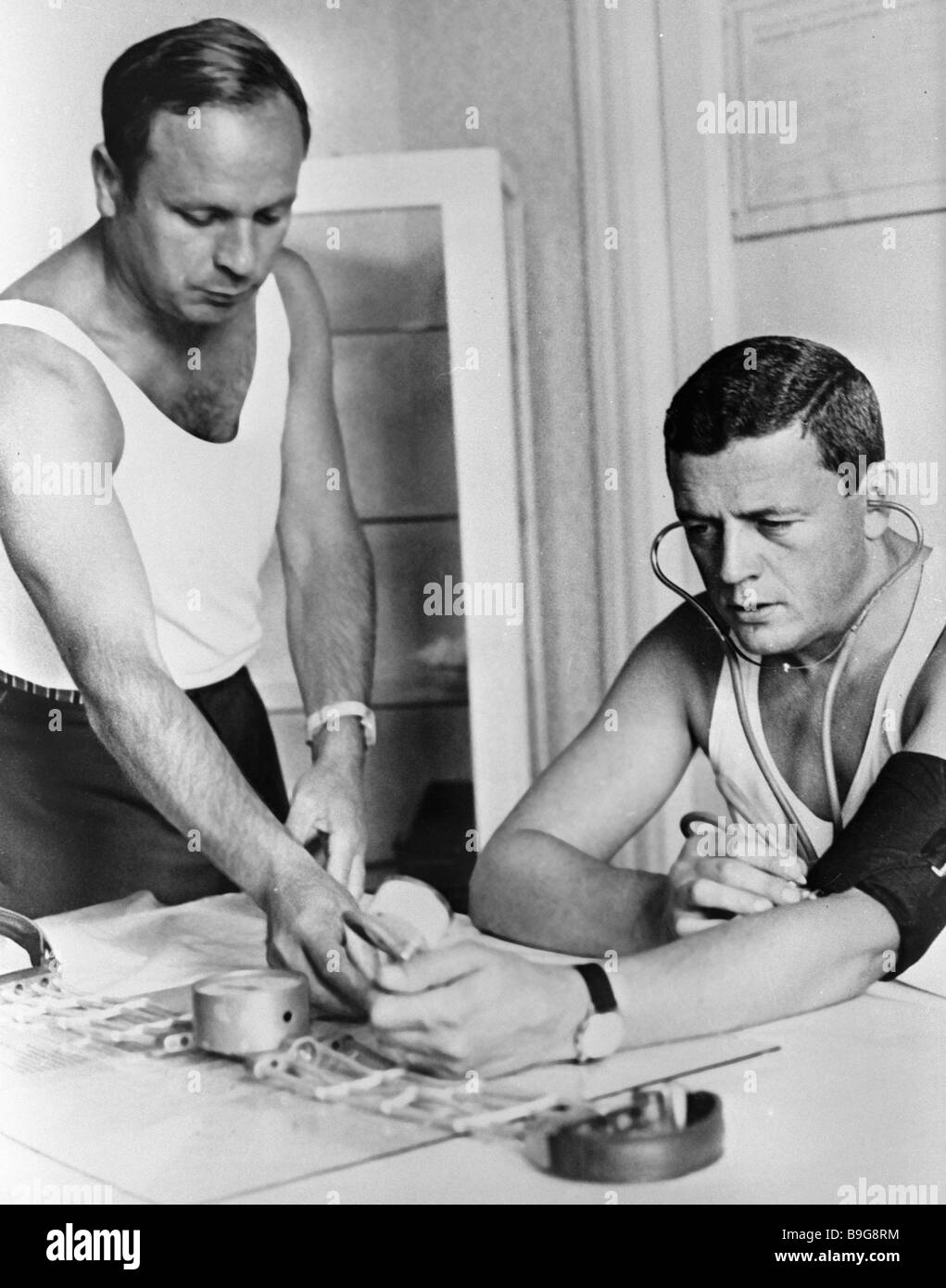 Les cosmonautes Viktor Gorbatko et Vladislav Volkov droite gauche en ...