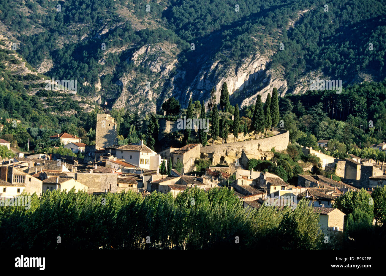 Malaucene village vaucluse provence Banque de photographies et d’images ...