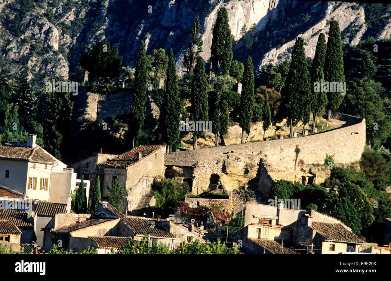 Malaucene village vaucluse provence Banque de photographies et d’images ...