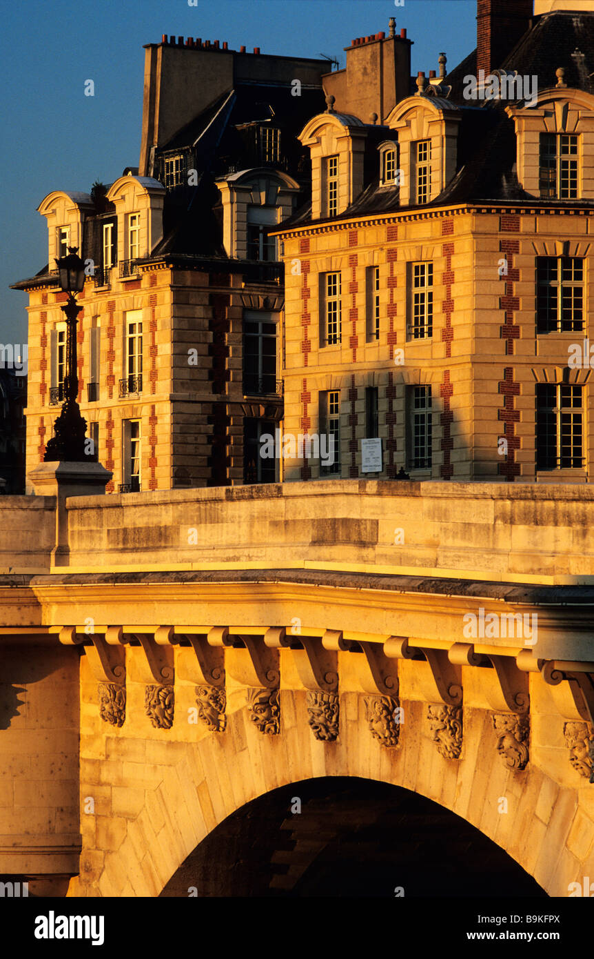 Mascarons paris Banque de photographies et d’images à haute résolution ...
