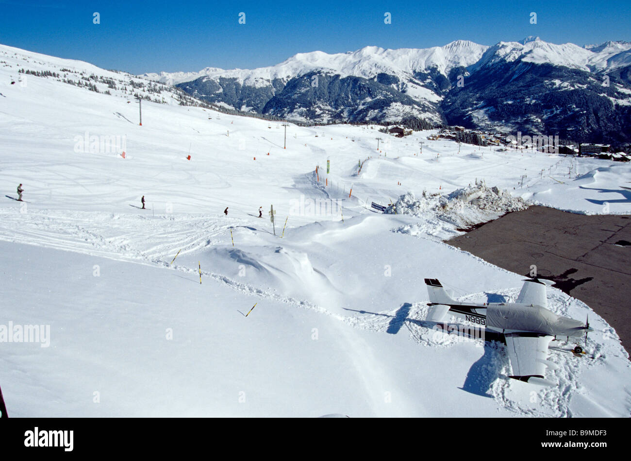 Altiport de courchevel Banque de photographies et d’images à haute ...