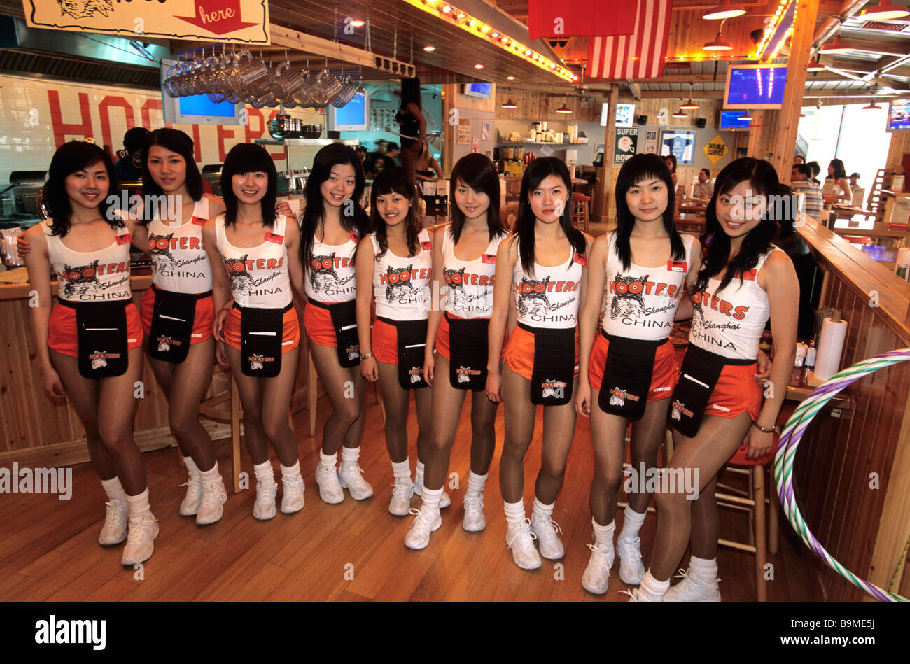 Hooters bar Banque de photographies et d’images à haute résolution - Alamy