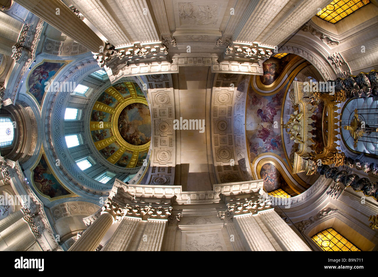 France, Paris, les invalides, les voûtes et la coupole de la coupole ...