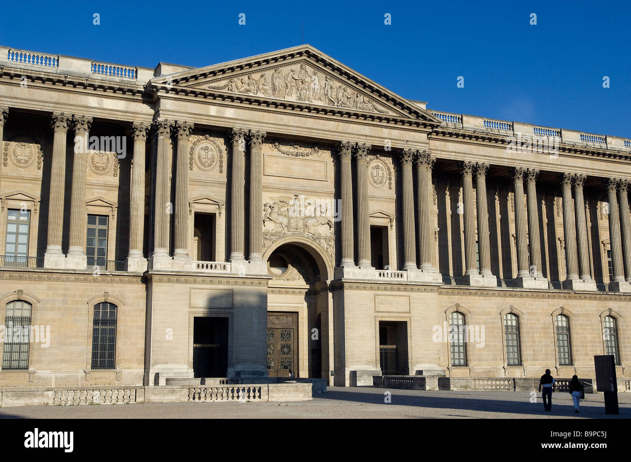 France, Paris, Palais du Louvre, de la colonnade de Claude Perrault ...