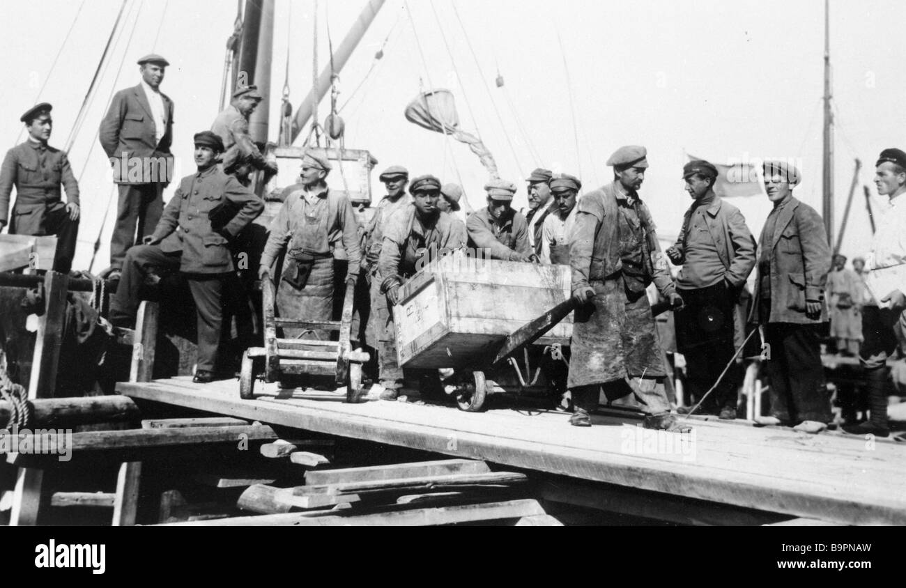 Navire américain débarquement d'ARA American Relief Administration l ...