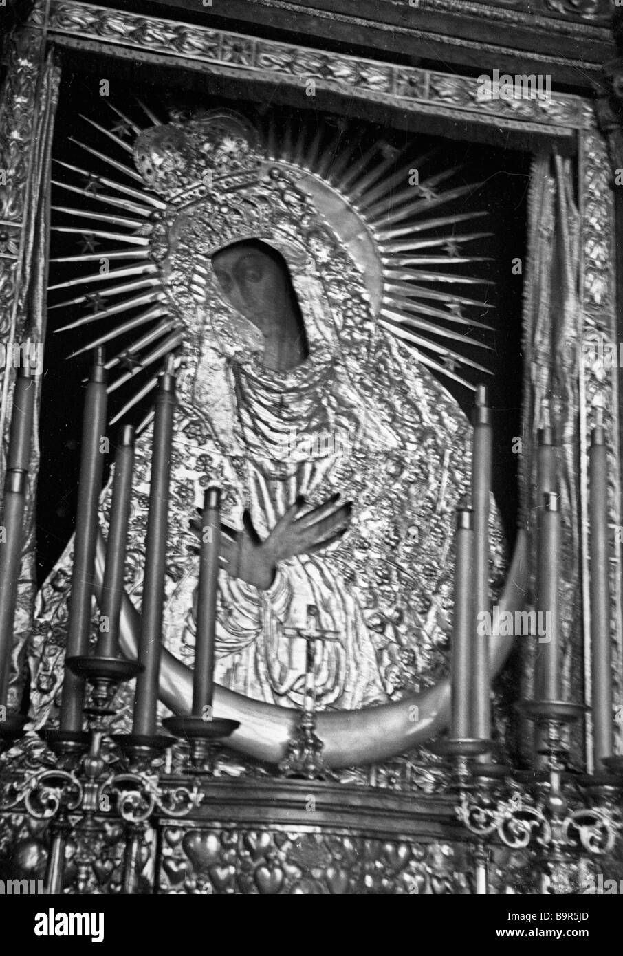 Le miracle de l'icône de la Bienheureuse Vierge Marie à la porte d'or ...