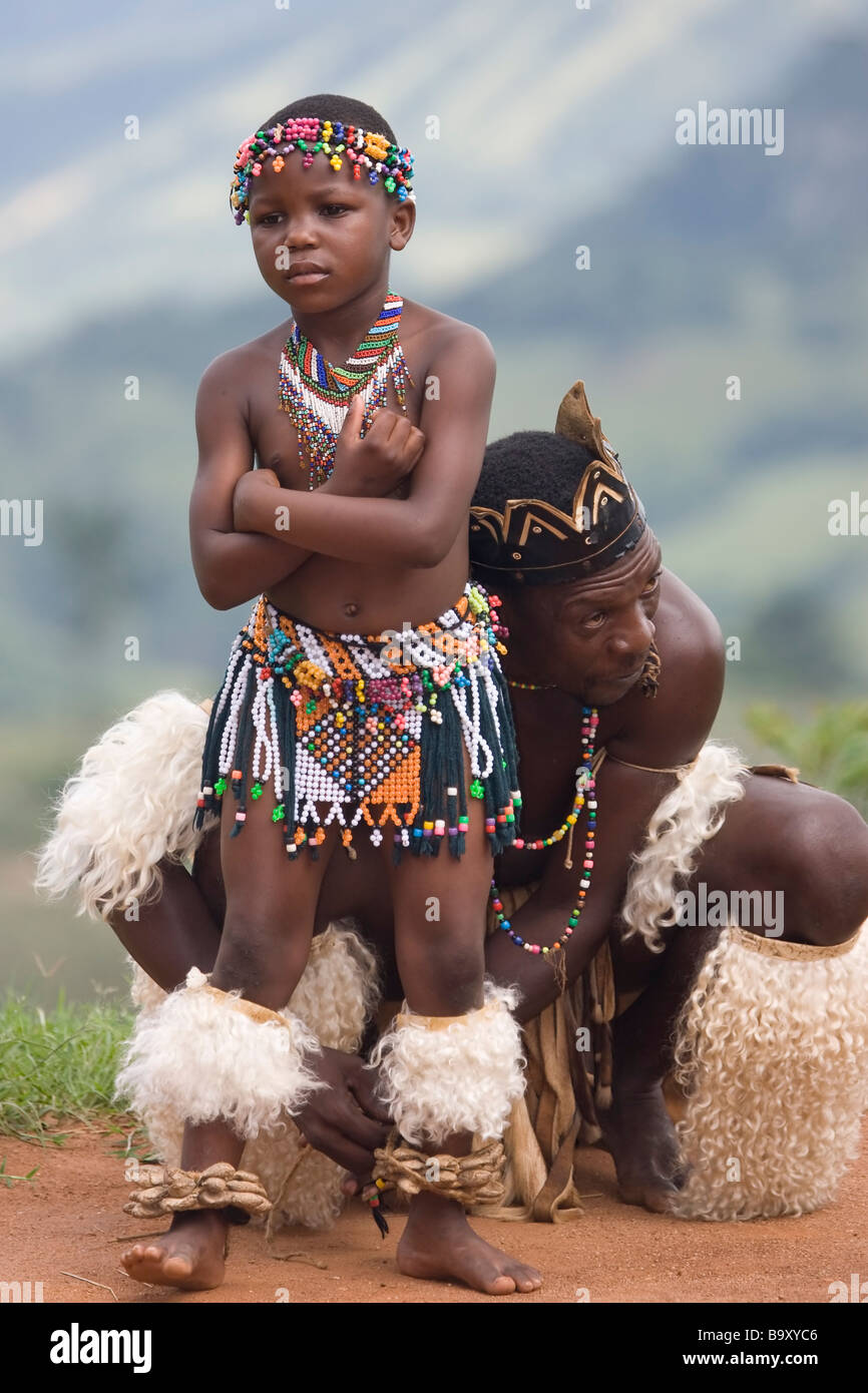 Zulu warrior and child Banque de photographies et d’images à haute ...