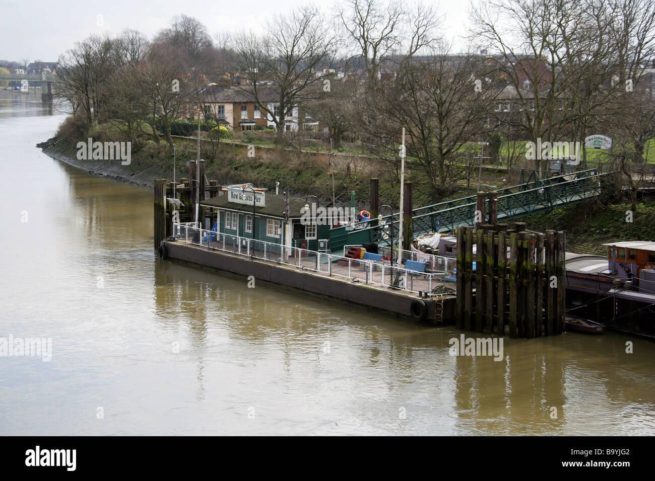Kew pier Banque de photographies et d’images à haute résolution - Alamy
