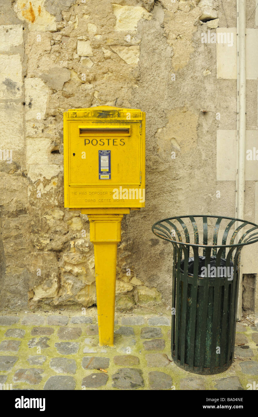 Boite aux lettres jaune francaise Banque de photographies et d’images à ...
