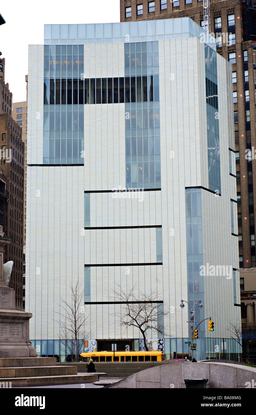 Le Musée d'Arts et Design à 2 Columbus Circle, conçu par Allied Works ...