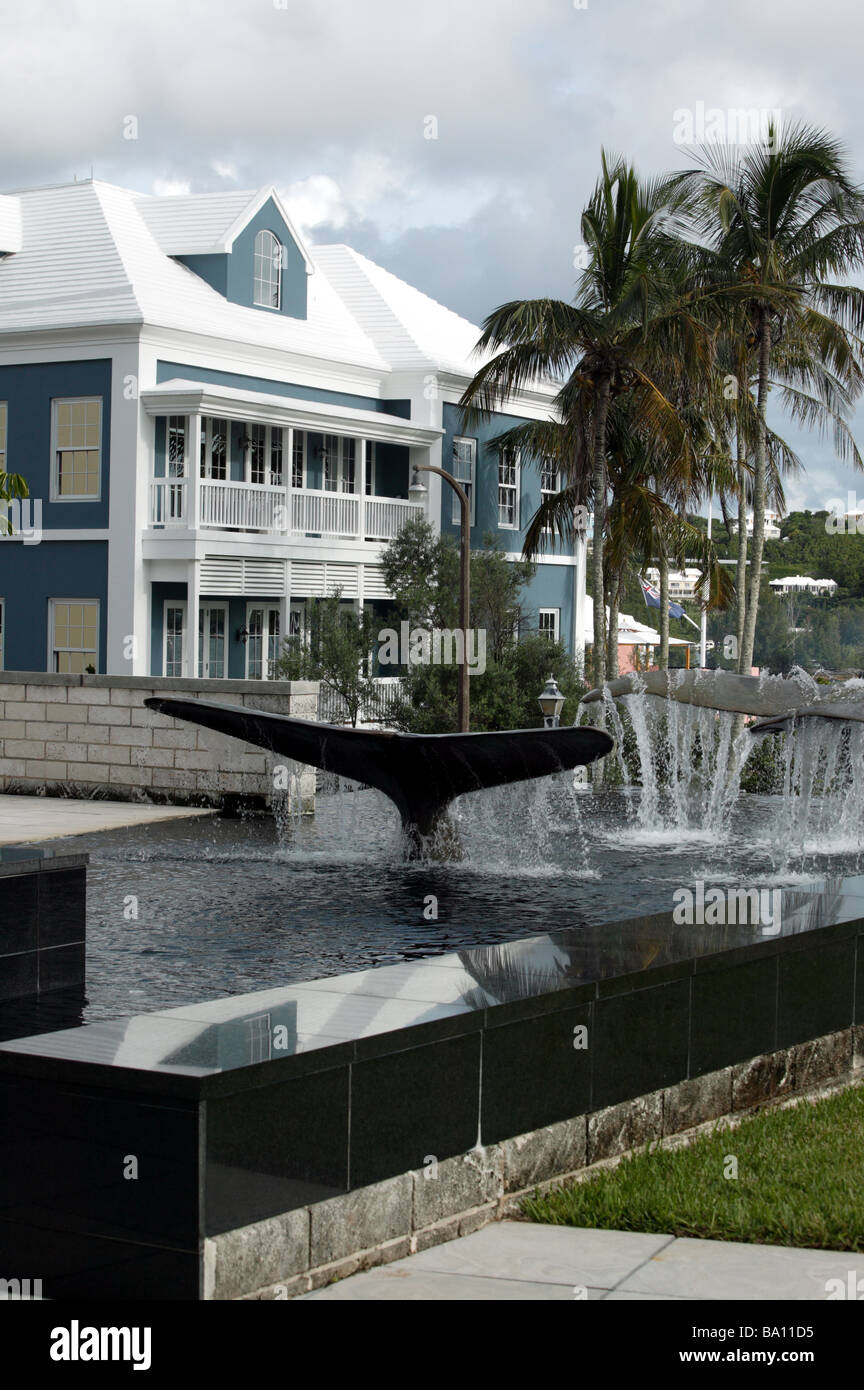 Tourné de trois sculptures en bronze grandeur nature de baleine à bosse ...