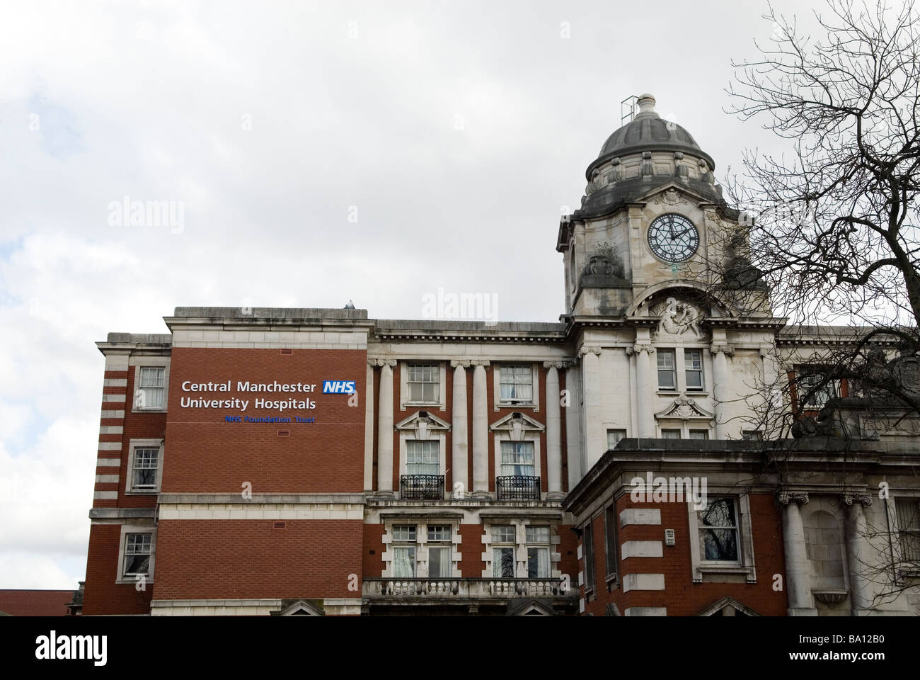 University hospitals Banque de photographies et d’images à haute ...