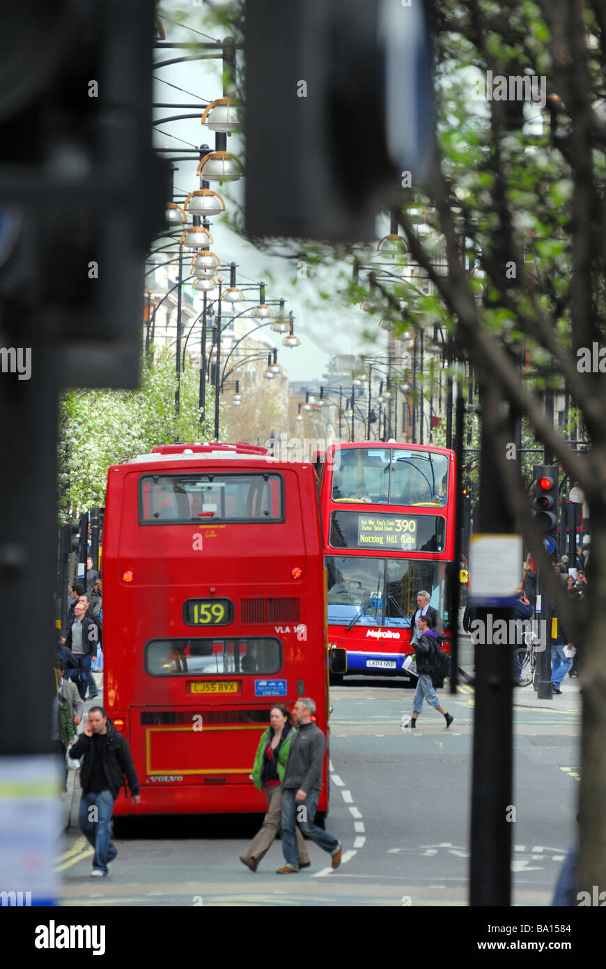 Bus rouges à londres Banque de photographies et d’images à haute ...
