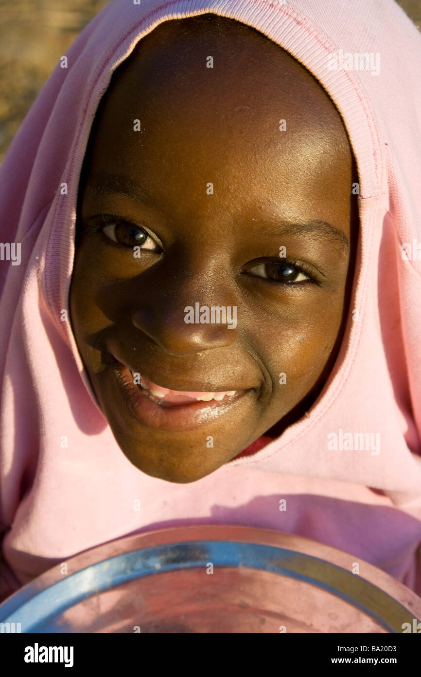 Smiling malian girl in mali Banque de photographies et d’images à haute ...