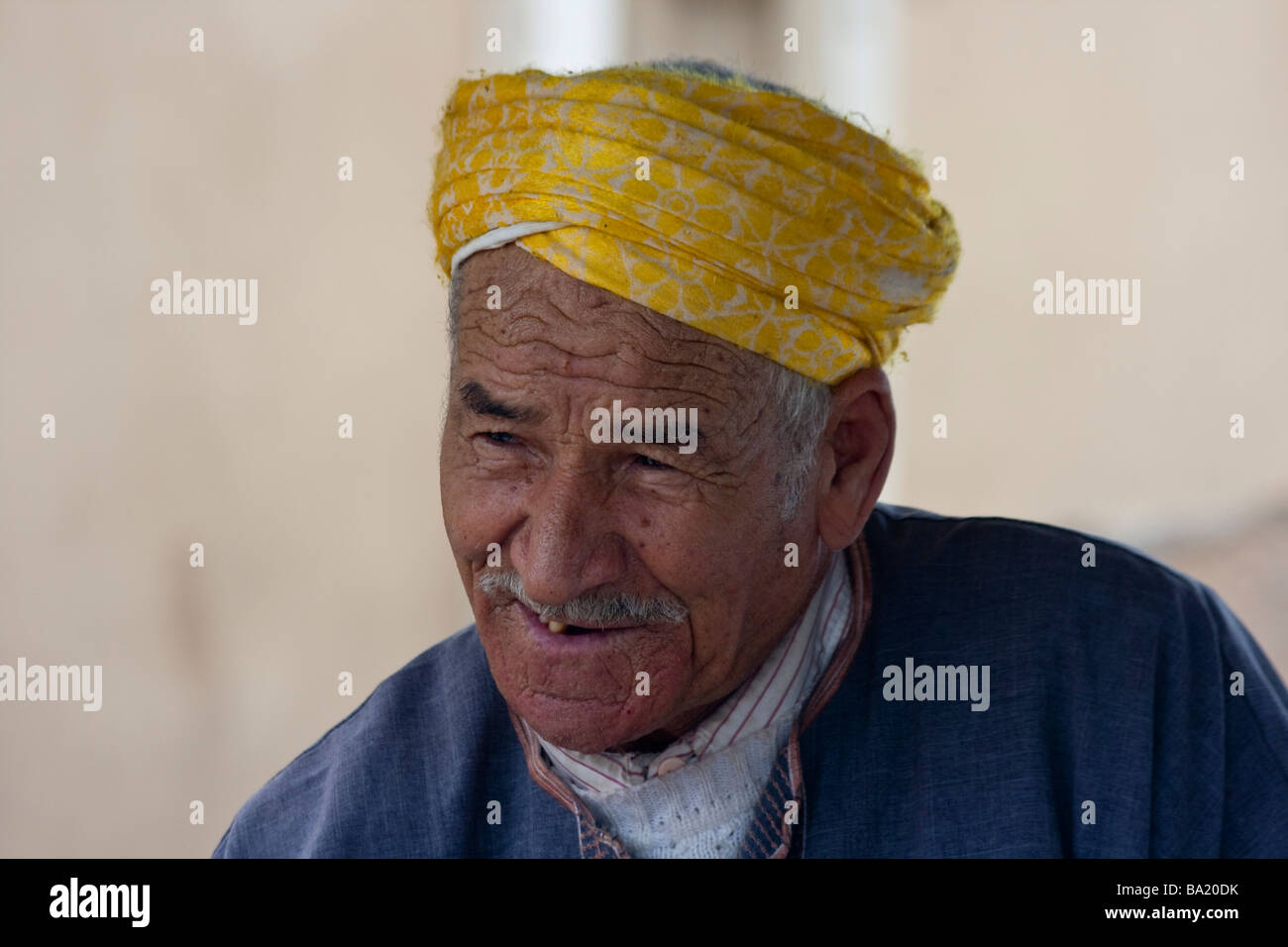 Homme marocain portant un turban jaune à Taroudant Maroc Photo Stock ...
