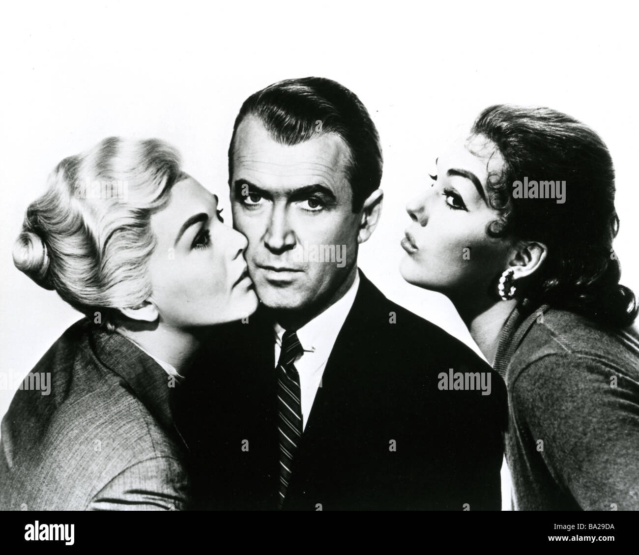 Vertigo 1958 Paramount Film Avec James Stewart Et Kim Novak à Gauche Et