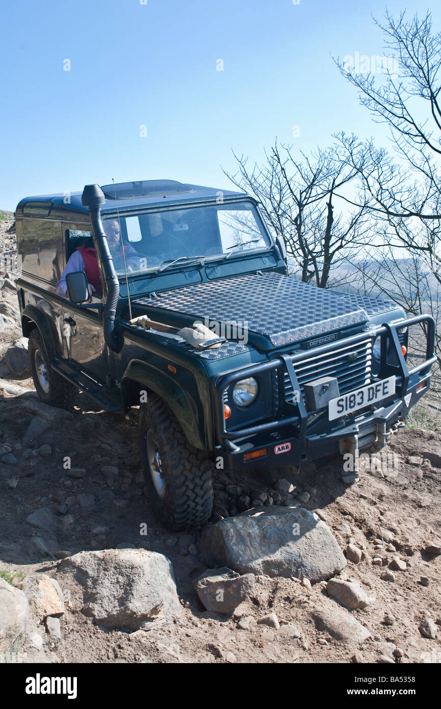 Land rover defender 90 td5 Banque de photographies et d’images à haute ...