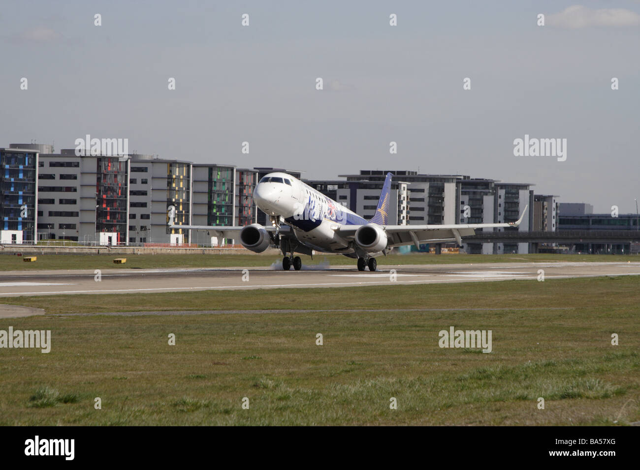 Embraer e190 Banque de photographies et d’images à haute résolution - Alamy