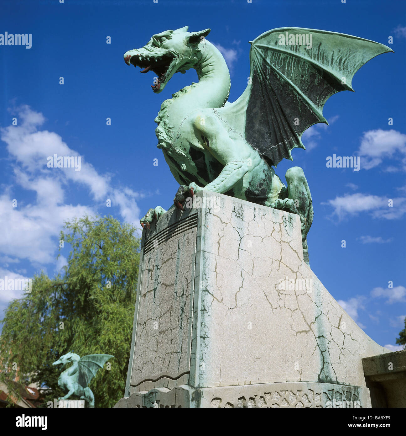Sculpture de dragon en bronze de zmajski most Banque de photographies ...