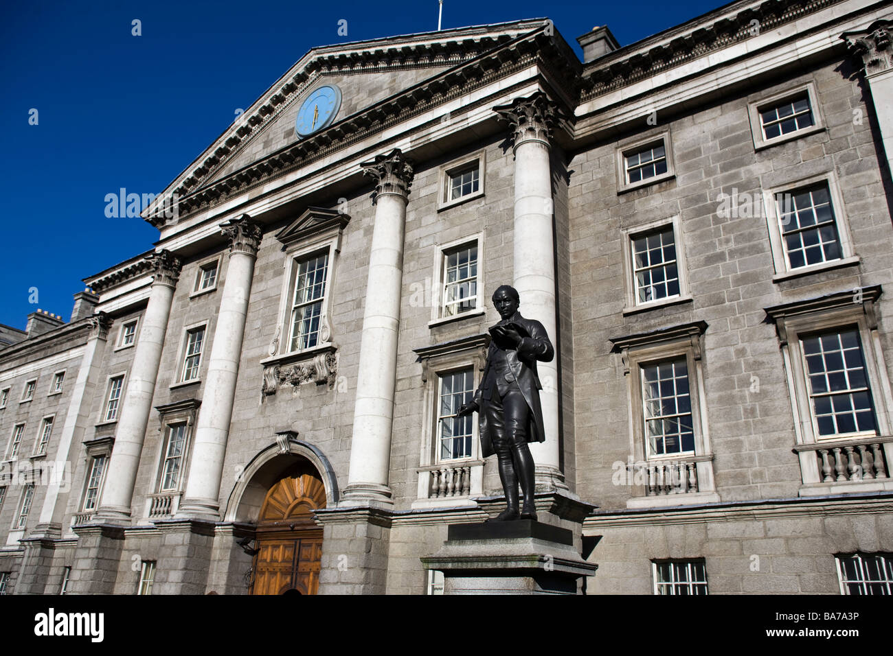 Trinity college statue Banque de photographies et d’images à haute ...