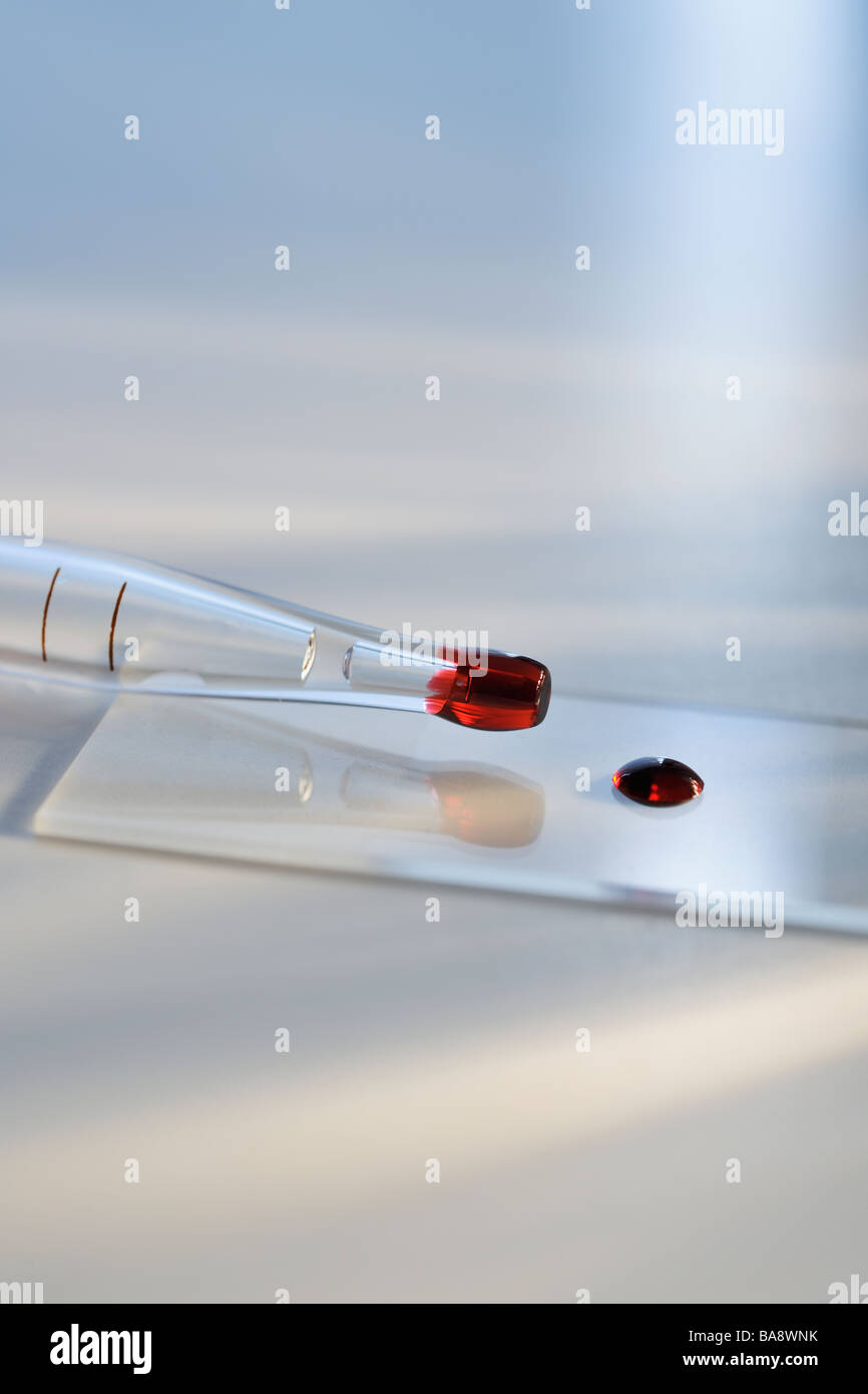 Goutte de sang microscope Banque de photographies et d’images à haute ...