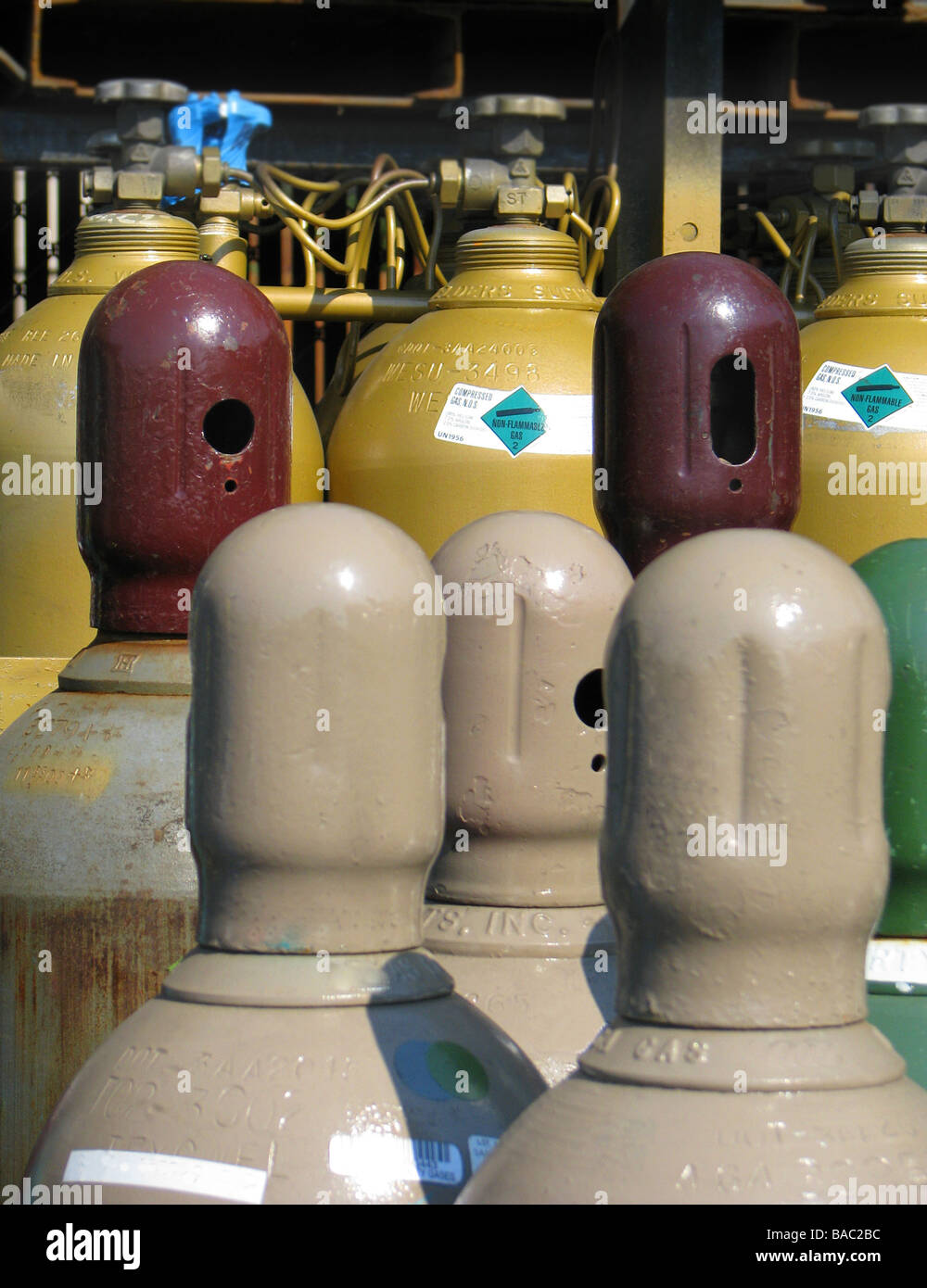 Bouteilles de gaz propane Banque de photographies et d’images à haute ...