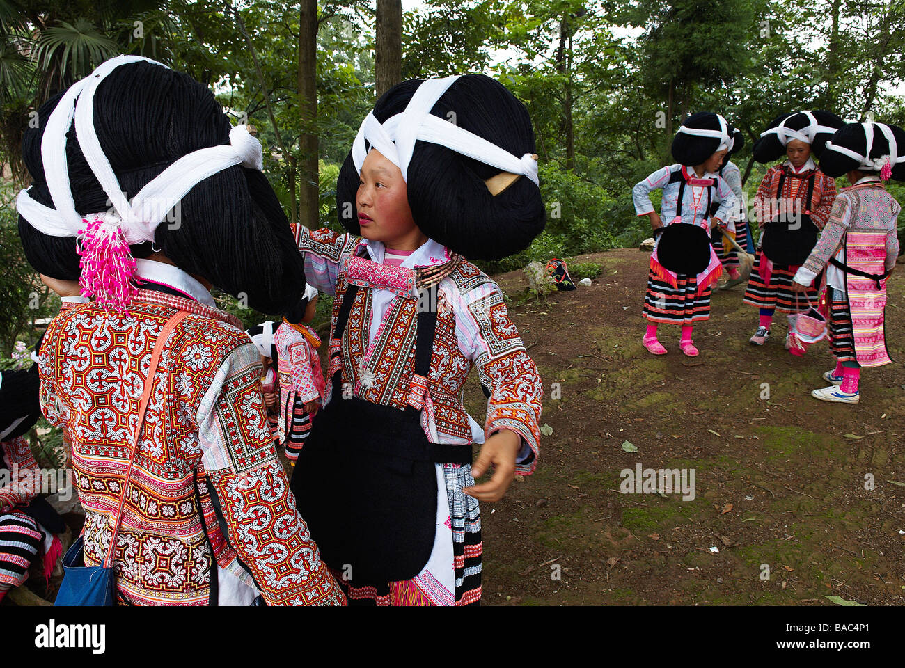 Costumes hmong de fleurs Banque de photographies et d’images à haute ...