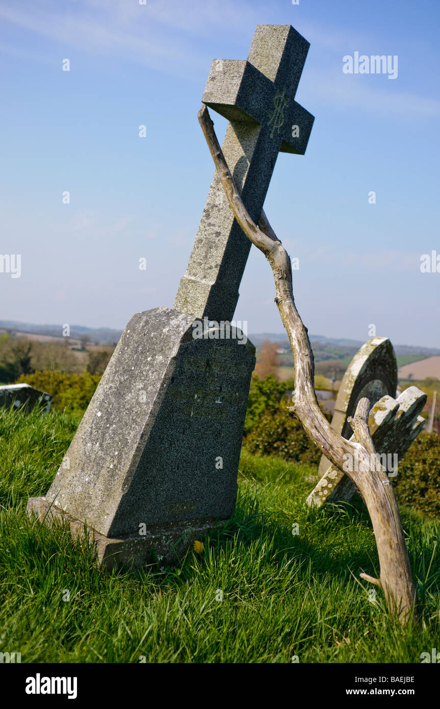 Gravestone falling Banque de photographies et d’images à haute résolution - Alamy