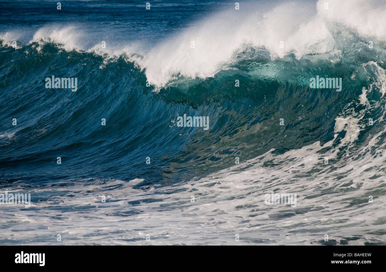 Les rouleaux de vagues Océan mer mer eau blanc des chevaux blancs ...