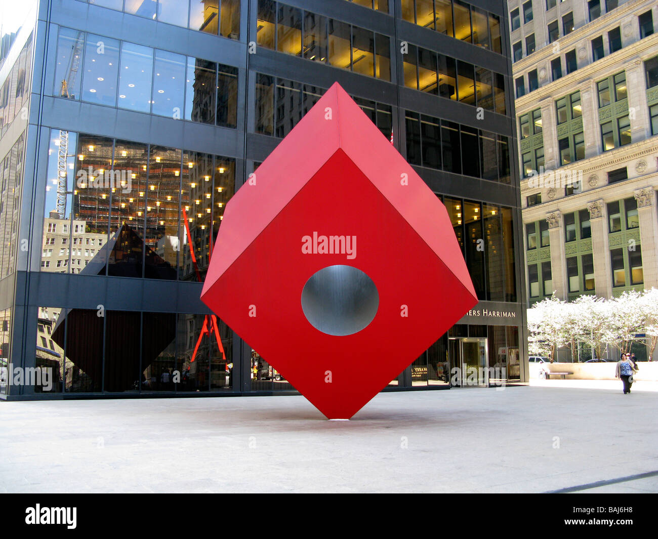 Red cube new york city Banque de photographies et d’images à haute ...