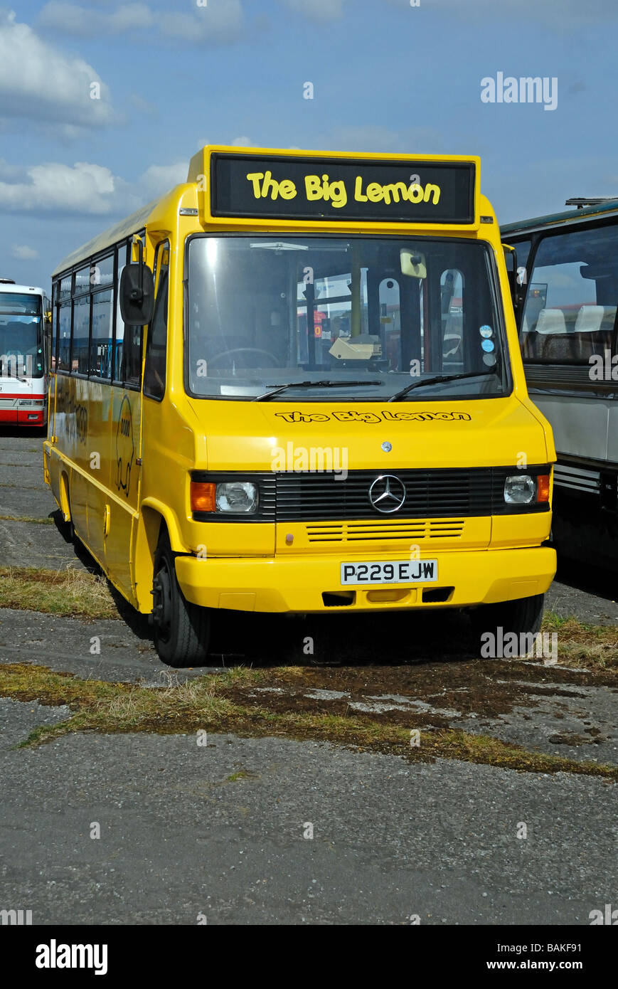 Mercedes benz museum bus Banque de photographies et d’images à haute ...