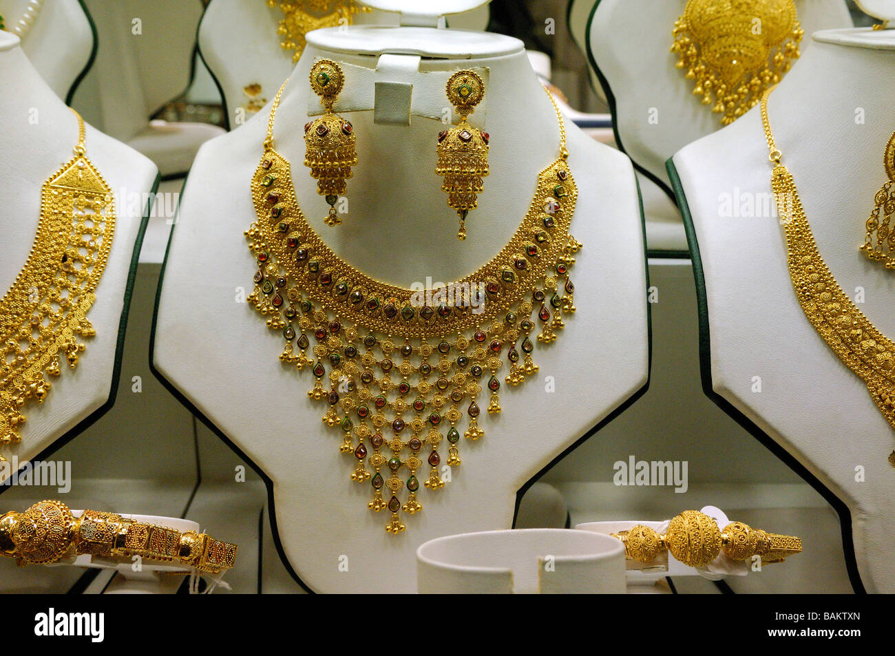 Dubai gold souk necklace Banque de photographies et d’images à haute ...