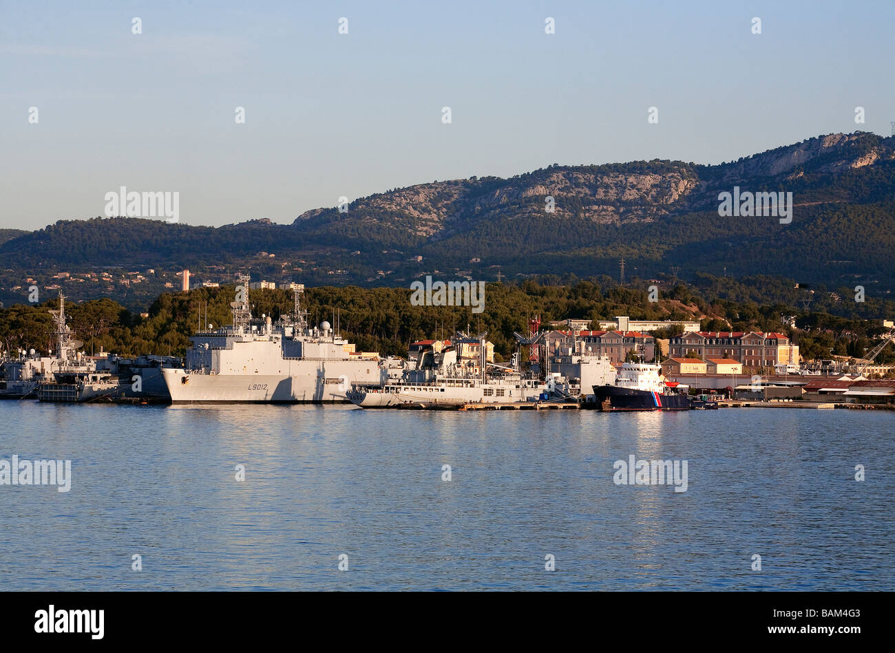Le port militaire Banque de photographies et d’images à haute ...