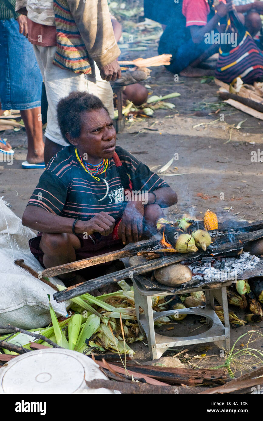 Femme papoue Banque de photographies et d’images à haute résolution - Alamy