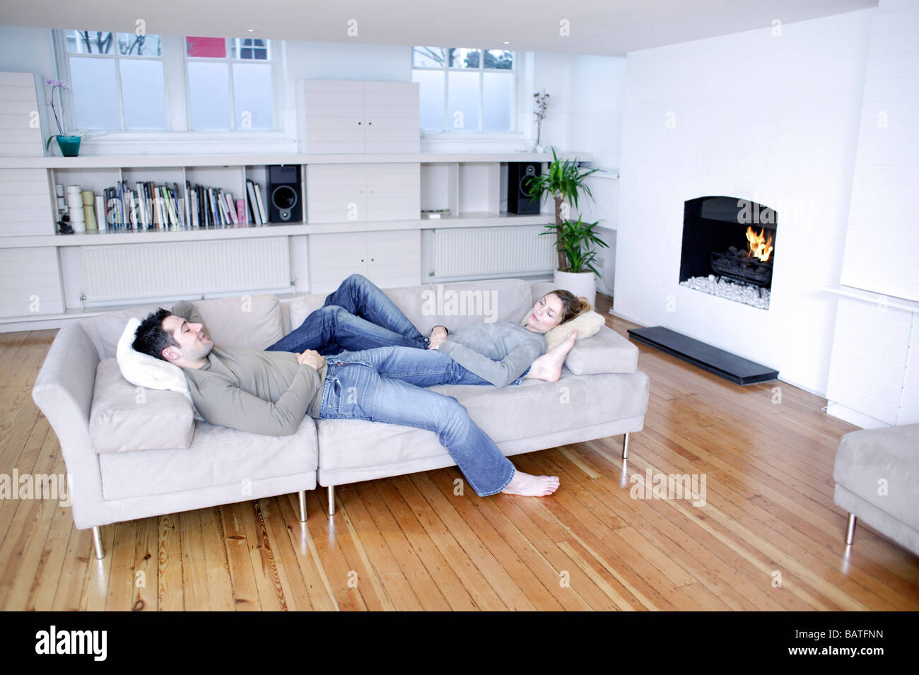 Relaxed couple sleeping on sofa Banque de photographies et d’images à ...