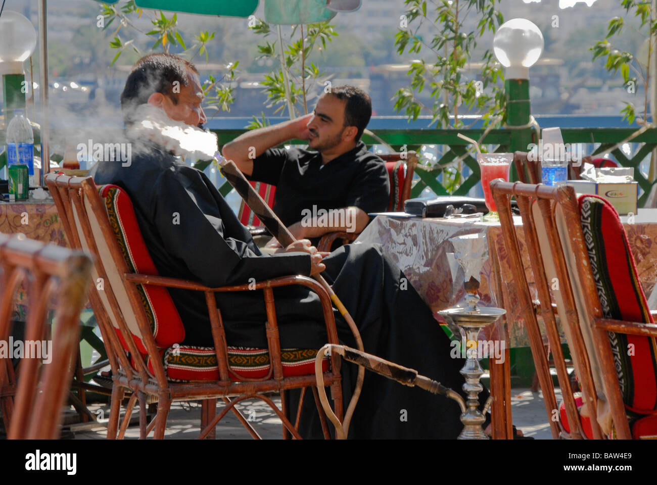 Waterpipe shisha dubai smoking Banque de photographies et d’images à ...