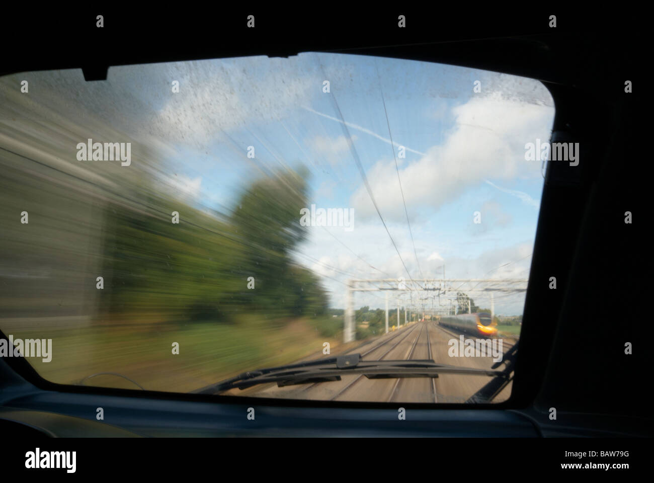 Vue depuis la cabine sur le Virgin Trains Londres à Manchester 0905 ...