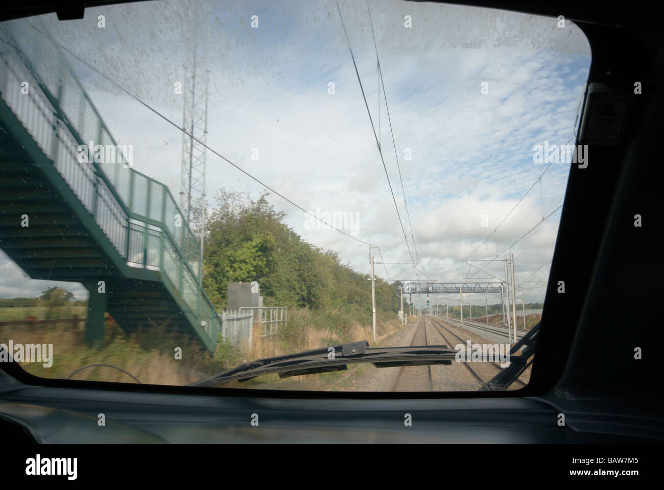 Vue depuis la cabine sur le Virgin Trains Londres à Manchester 0905 ...