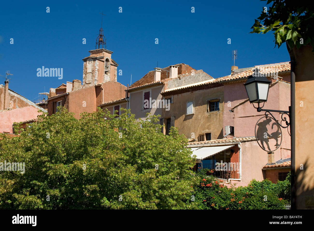 Village de roussillon vaucluse Banque de photographies et d’images à ...