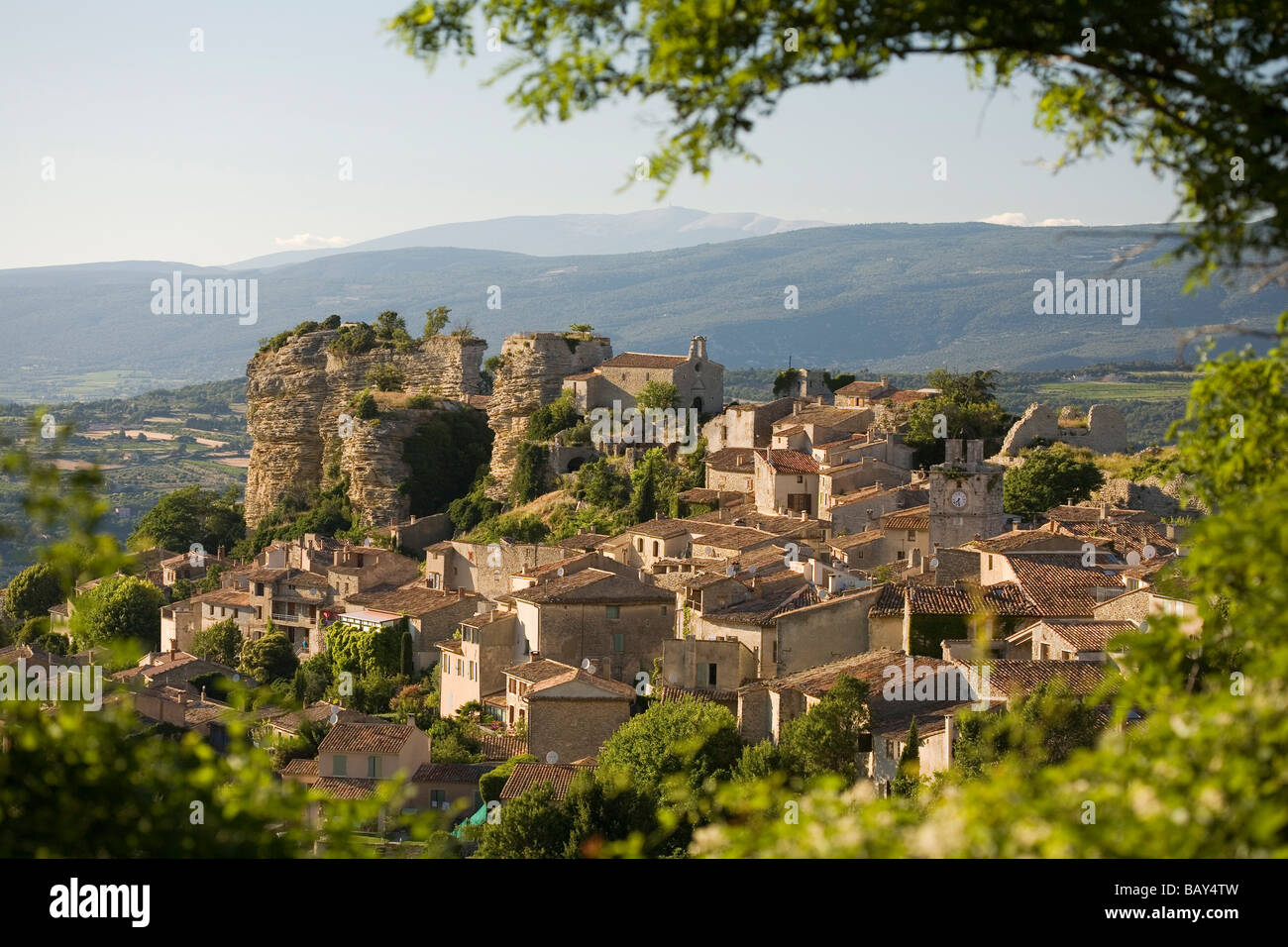 Luberon mountains Banque de photographies et d’images à haute ...