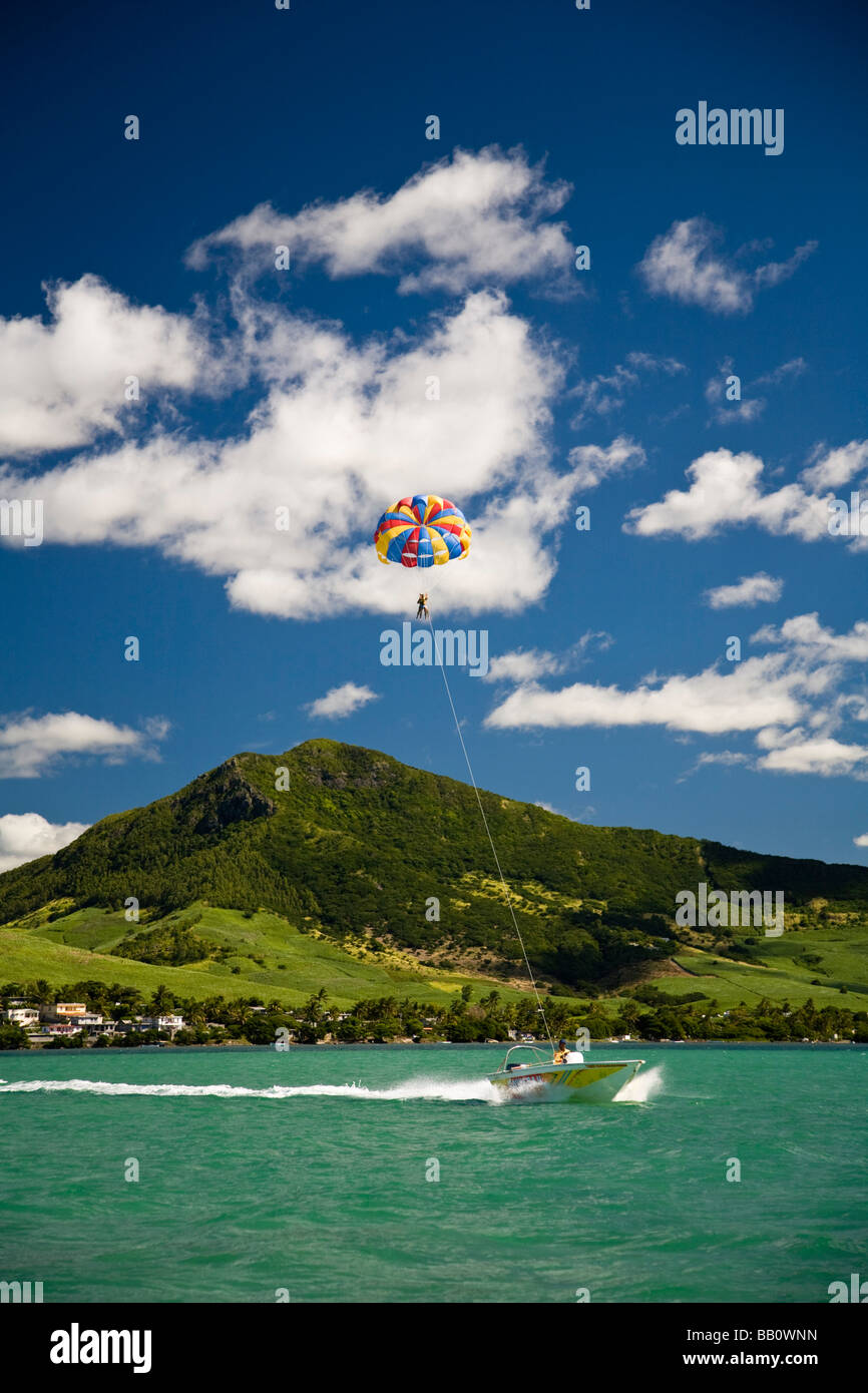 Parasailing mauritius Banque de photographies et d’images à haute ...