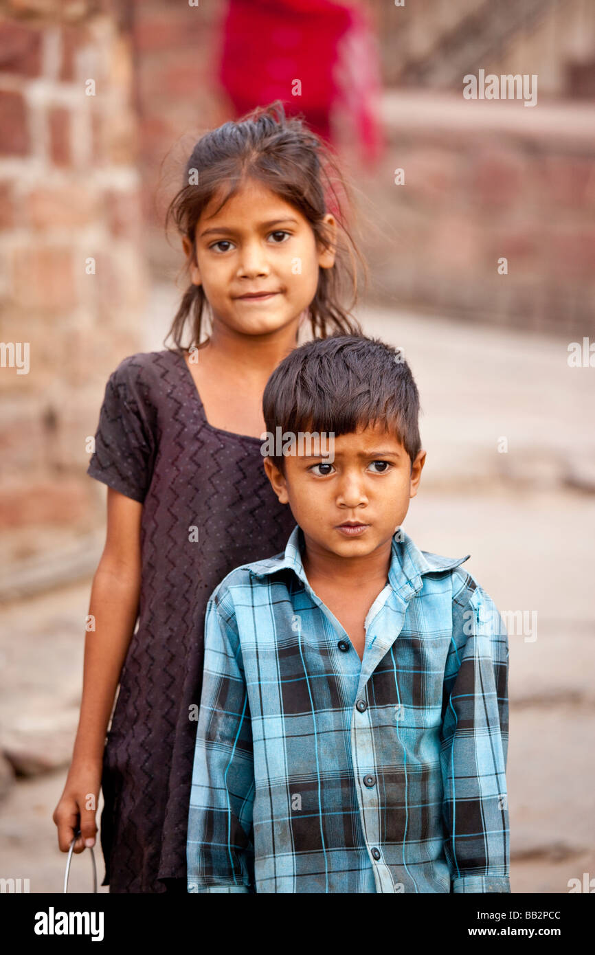 Frère Et Sœur Indienne à Fathepur Sikri Inde Photo Stock Alamy