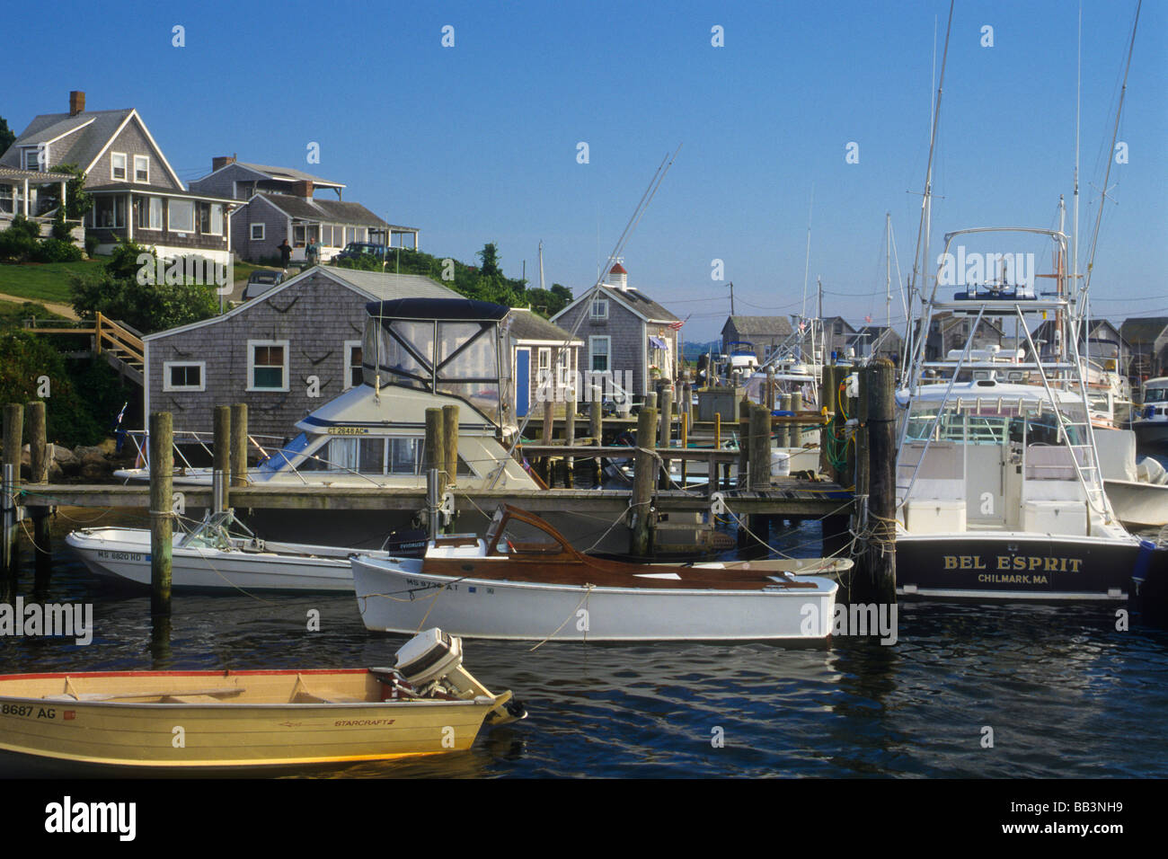 Martha's Vineyard, MA, bateaux dans port Menemsha Photo Stock - Alamy