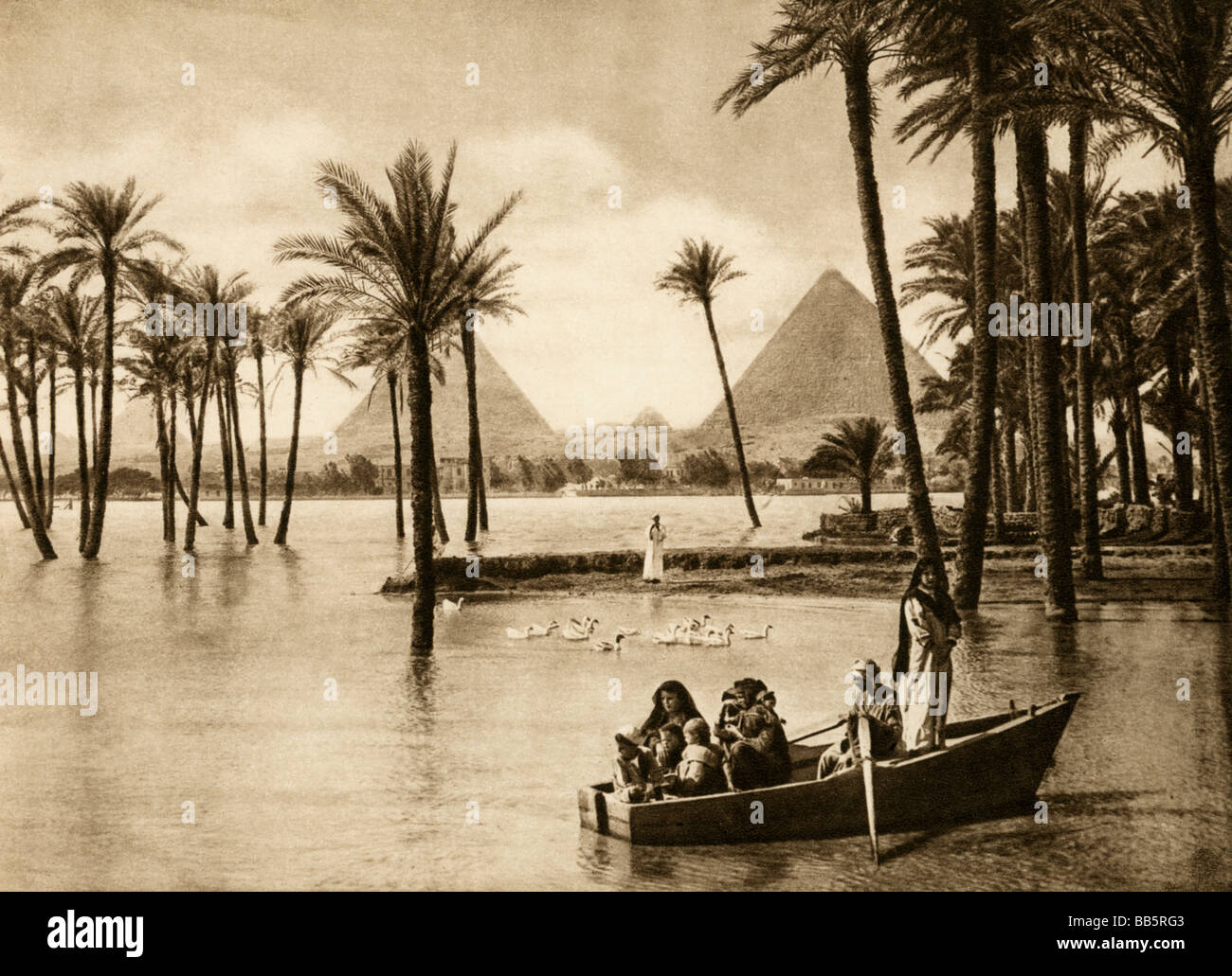 Pyramides de gizeh pendant l'inondation Banque de photographies et d ...