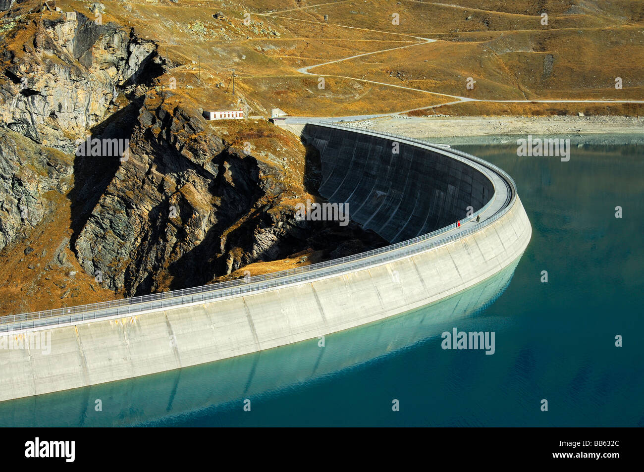 Barrage-voûte en béton Moiry Valais Suisse Photo Stock - Alamy