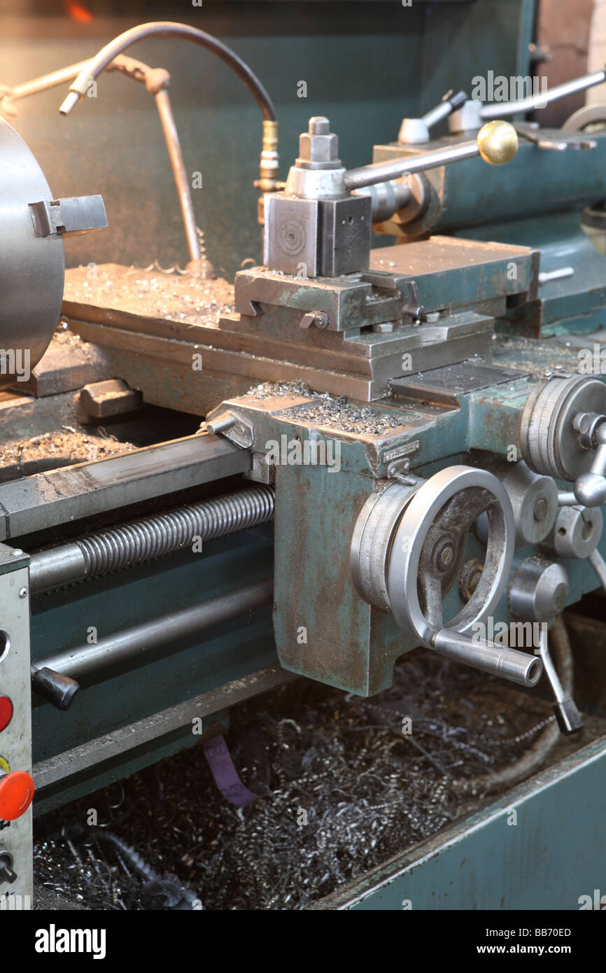 Lathe machine shop Banque de photographies et d’images à haute ...