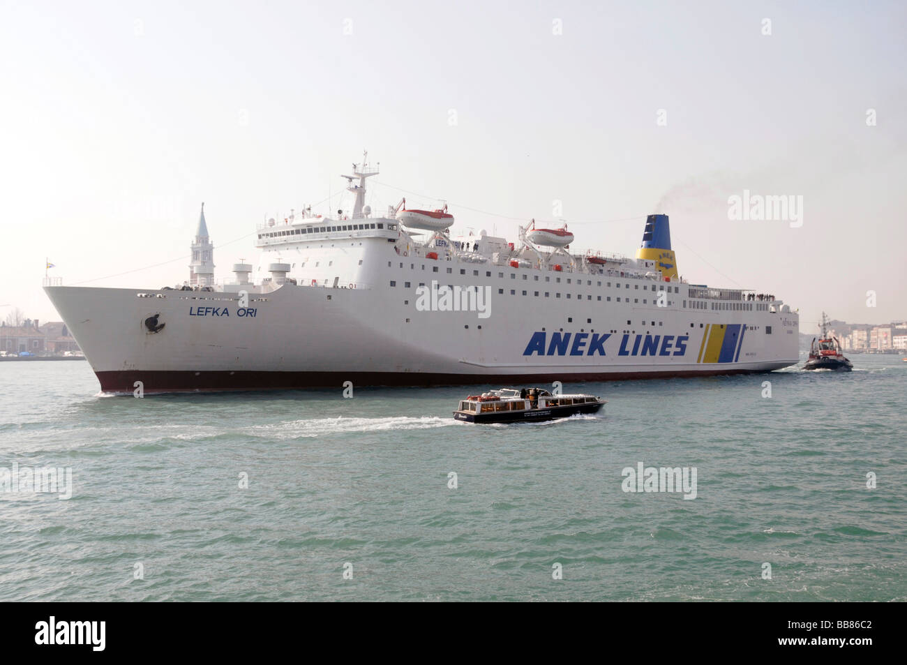 Anek lignes ferry Banque de photographies et d’images à haute résolution - Alamy