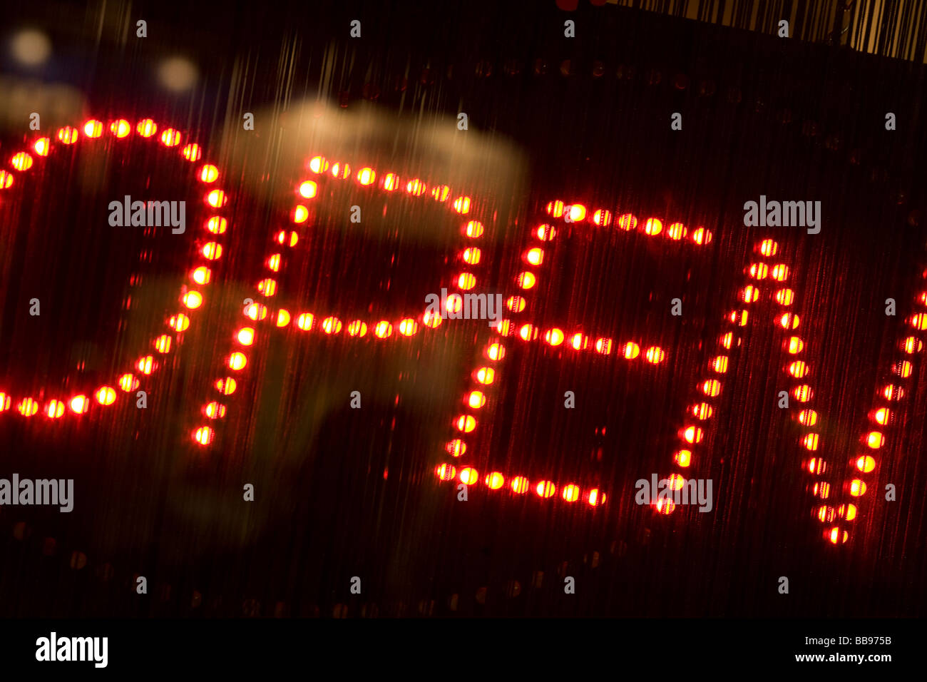 Neon open sign Banque de photographies et d’images à haute résolution ...